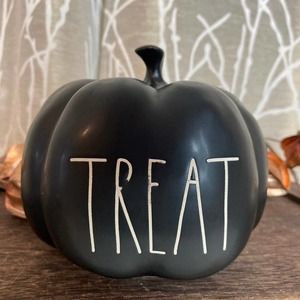 Rae Dunn | Office | Raedunn Farmhouse Tabletop Decor Halloween Treat ...